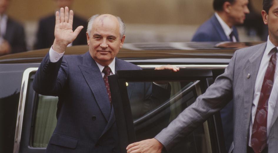 Gorbachev’s Christmas Farewell to the Soviet Union | The Heritage ...