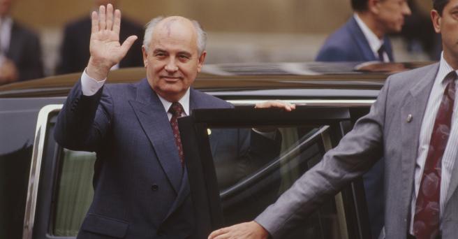 Gorbachev’s Christmas Farewell to the Soviet Union | The Heritage ...